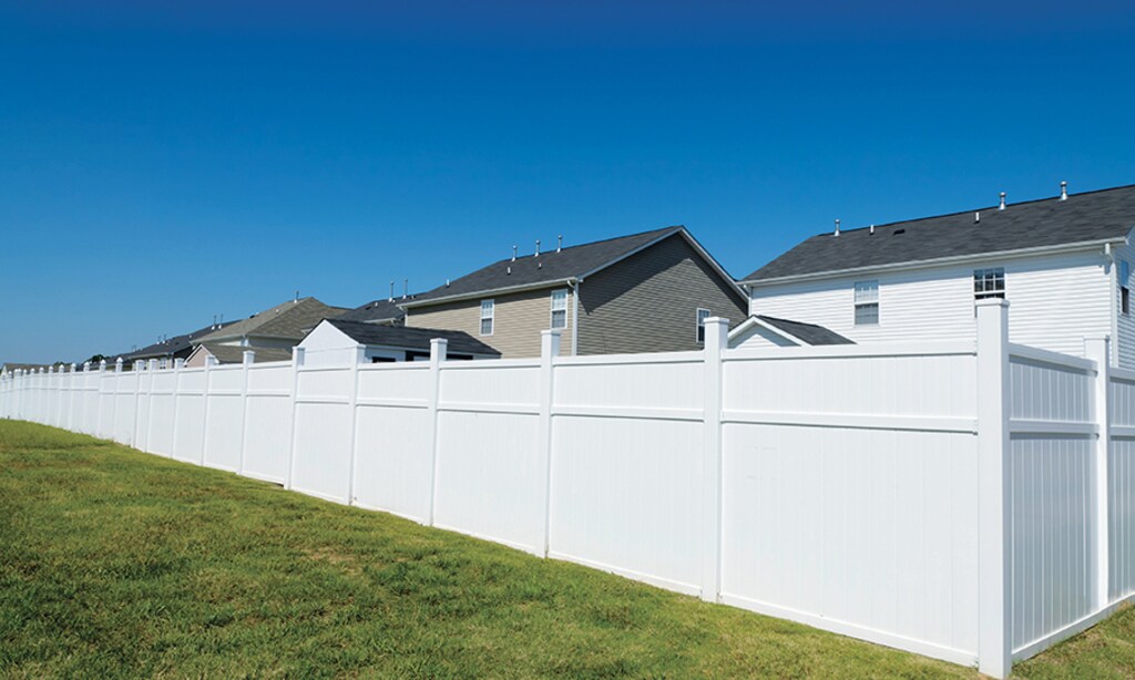 $1749 white vinyl fence 100 ft. installed at Fence Mall Inc. - Orlando, FL